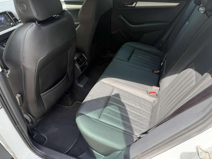 White Skoda Karoq 2022 in Vilnius, with an engine capacity of 1.97 L and mileage of 206 thousand km for 18400 €, photo 15 on AUTOMOTO.COM.LV