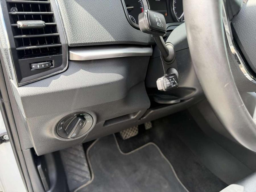 White Skoda Karoq 2022 in Vilnius, with an engine capacity of 1.97 L and mileage of 206 thousand km for 18400 €, photo 19 on AUTOMOTO.COM.LV