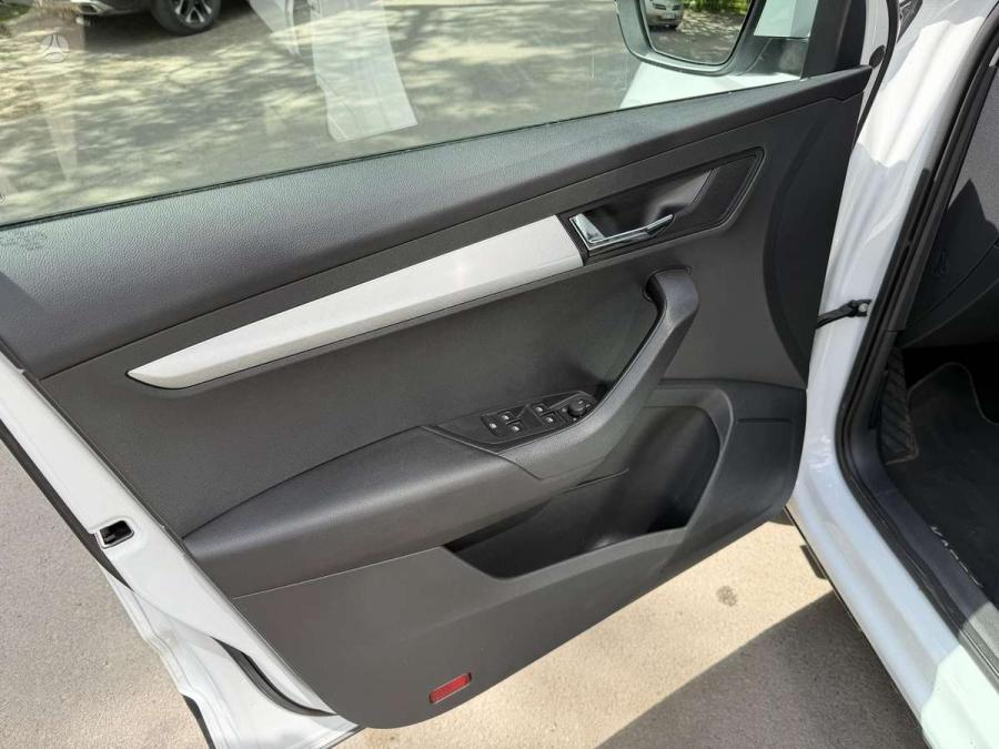 White Skoda Karoq 2022 in Vilnius, with an engine capacity of 1.97 L and mileage of 206 thousand km for 18400 €, photo 21 on AUTOMOTO.COM.LV