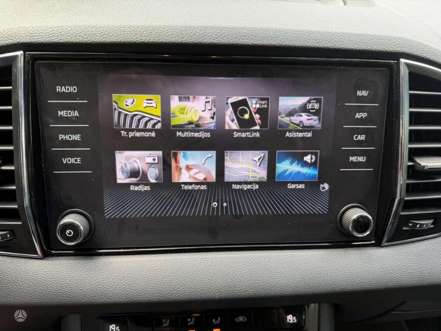 White Skoda Karoq 2022 in Vilnius, with an engine capacity of 1.97 L and mileage of 206 thousand km for 18400 €, photo 25 on AUTOMOTO.COM.LV