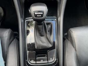 White Skoda Karoq 2022 in Vilnius, with an engine capacity of 1.97 L and mileage of 206 thousand km for 18400 €, photo 26 on AUTOMOTO.COM.LV