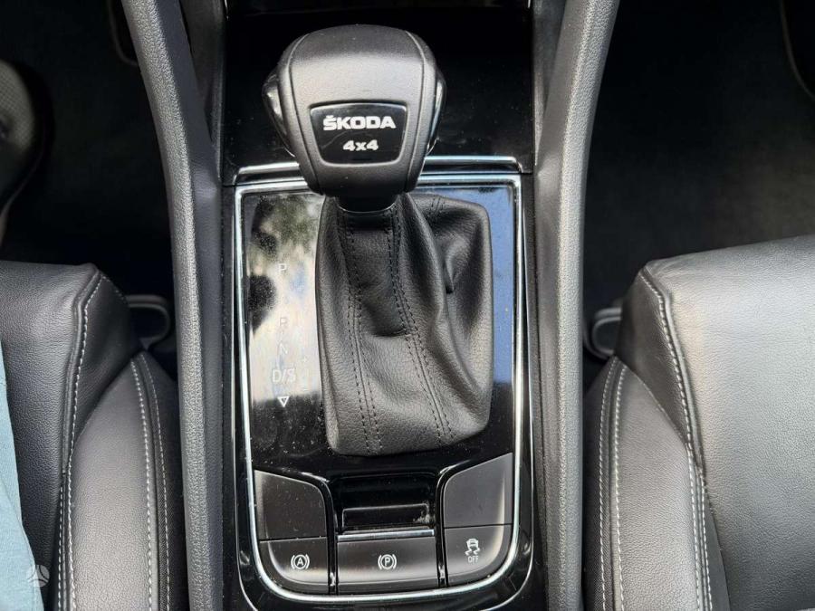 White Skoda Karoq 2022 in Vilnius, with an engine capacity of 1.97 L and mileage of 206 thousand km for 18400 €, photo 26 on AUTOMOTO.COM.LV