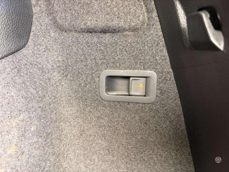 Balts Skoda Karoq 2022 Viļņa, ar dzinēja tilpumu 1.97 L un nobraukumu 183 tūkst. km par 16850 €, foto 24 vietnē AUTOMOTO.COM.LV