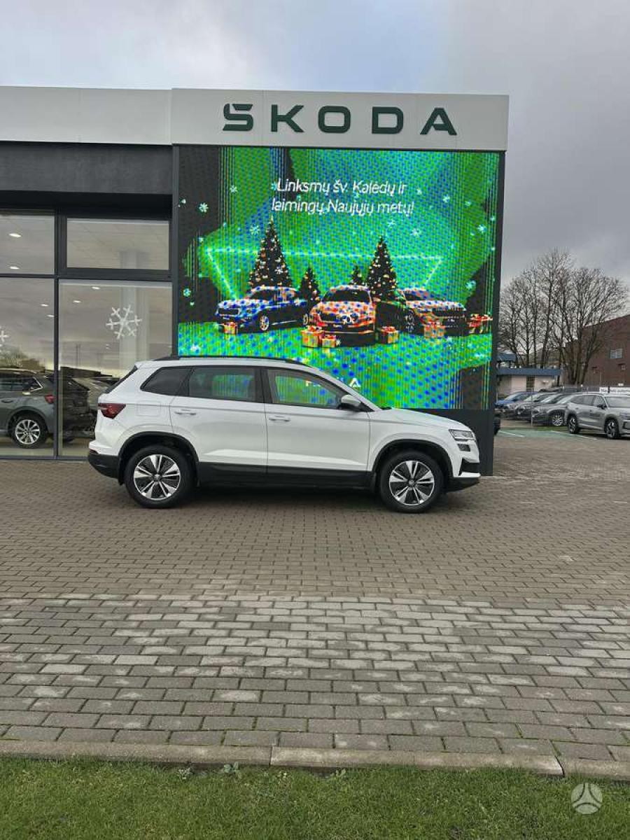 White Skoda Karoq 2023 in Klaipeda, with an engine capacity of 2.00 L and mileage of 72 thousand km for 25950 €, photo 1 on AUTOMOTO.COM.LV