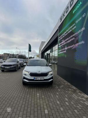 White Skoda Karoq 2023 in Klaipeda, with an engine capacity of 2.00 L and mileage of 72 thousand km for 25950 €, photo 5 on AUTOMOTO.COM.LV