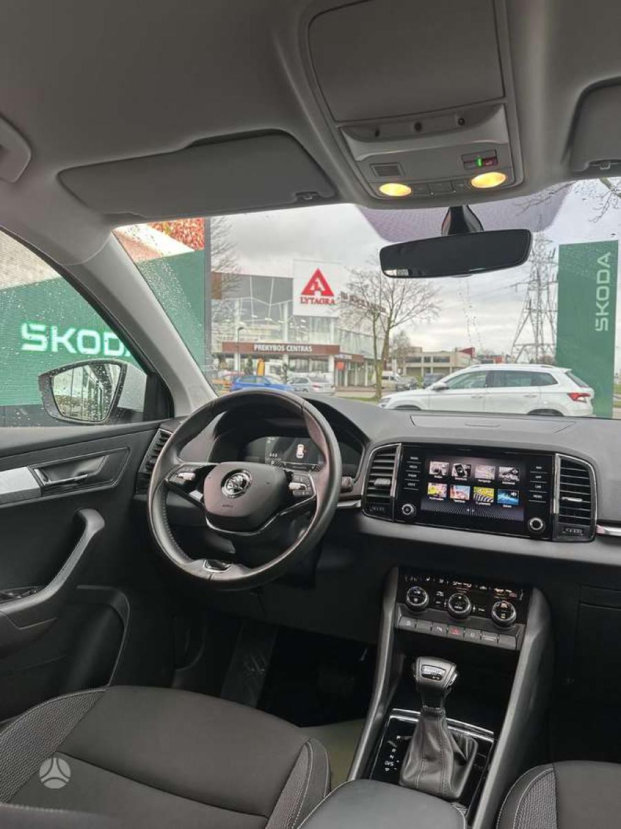White Skoda Karoq 2023 in Klaipeda, with an engine capacity of 2.00 L and mileage of 72 thousand km for 25950 €, photo 6 on AUTOMOTO.COM.LV