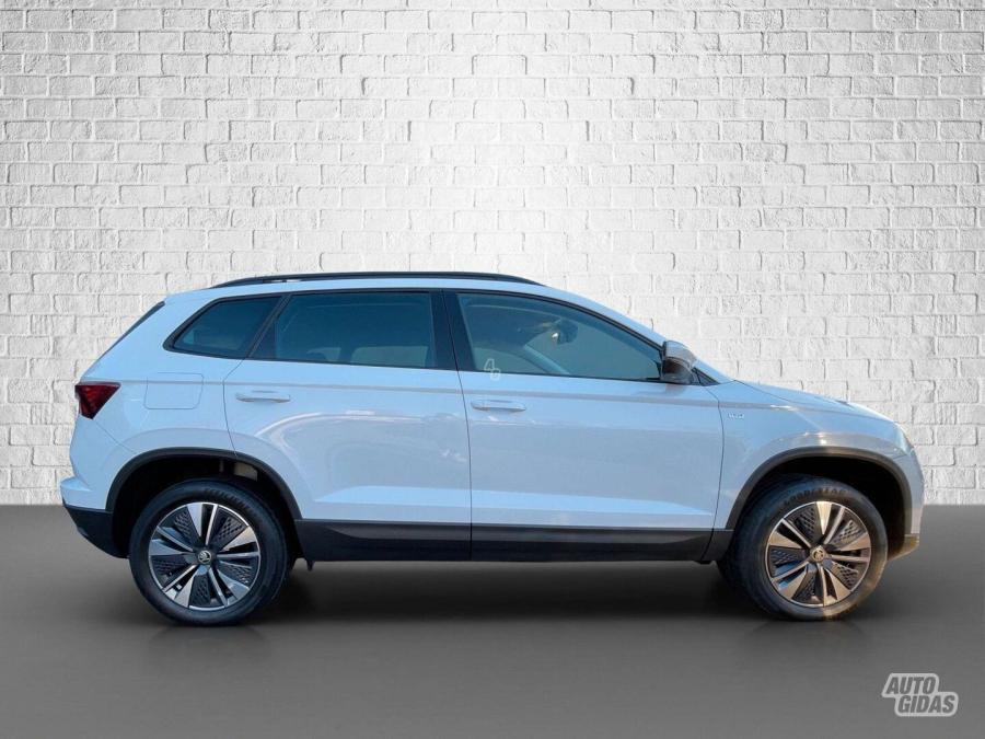 White Skoda Karoq 2023 in Kaunas, with an engine capacity of 1.50 L and mileage of 70 thousand km for 29008 €, photo 6 on AUTOMOTO.COM.LV