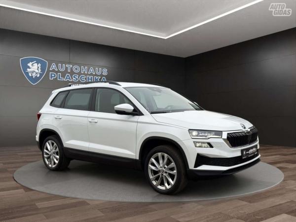 White Skoda Karoq 2023 in Kaunas, with an engine capacity of 1.50 L and mileage of 46 thousand km for 28454 €, photo 3 on AUTOMOTO.COM.LV