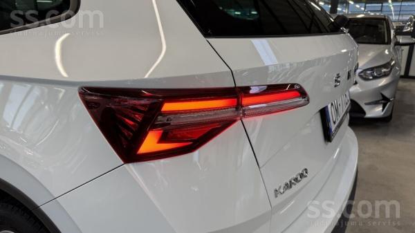 Белый Шкода Karoq 2023 в Рига, объемом двигателя 1.50 л и пробегом 47 тыс. км за 24900 €, фото 9 на AUTOMOTO.COM.LV