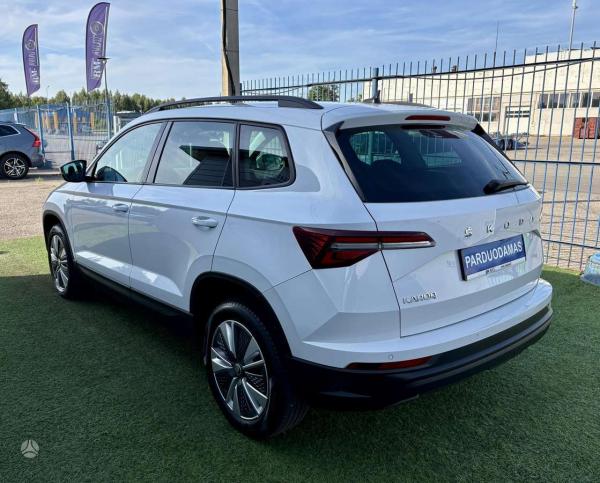 White Skoda Karoq 2023 in Panevezys, with an engine capacity of 1.97 L and mileage of 179 thousand km for 16950 €, photo 7 on AUTOMOTO.COM.LV