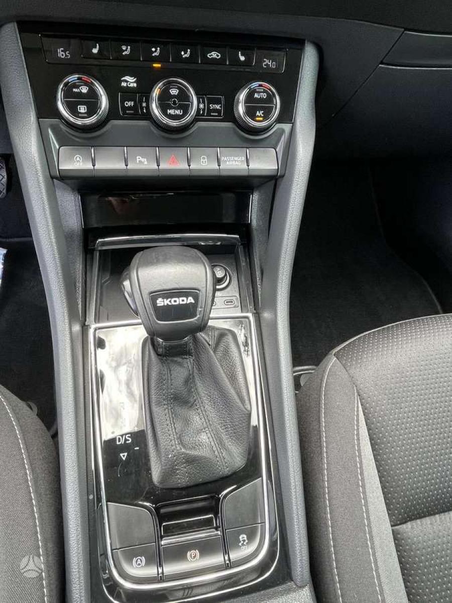 Balts Skoda Karoq 2023 Marijampole, ar dzinēja tilpumu 1.97 L un nobraukumu 52 tūkst. km par 19500 €, foto 21 vietnē AUTOMOTO.COM.LV
