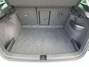 Balts Skoda Karoq 2023 Marijampole, ar dzinēja tilpumu 1.97 L un nobraukumu 52 tūkst. km par 19500 €, foto 26 vietnē AUTOMOTO.COM.LV