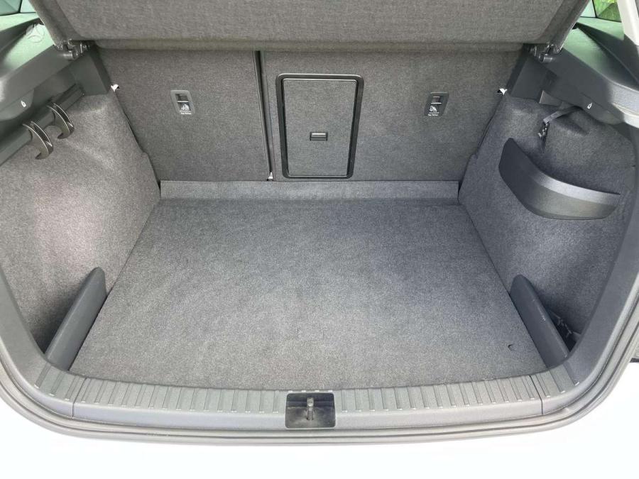 Balts Skoda Karoq 2023 Marijampole, ar dzinēja tilpumu 1.97 L un nobraukumu 52 tūkst. km par 19500 €, foto 26 vietnē AUTOMOTO.COM.LV