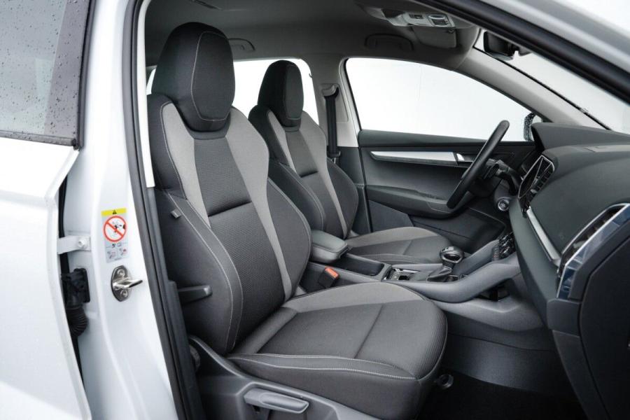 White Skoda Karoq 2023 in Riga, with an engine capacity of 1.50 L and mileage of 147 thousand km for 21900 €, photo 8 on AUTOMOTO.COM.LV