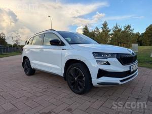 Balts Skoda Karoq 2023 Rīga, ar dzinēja tilpumu 1.50 L un nobraukumu 73 tūkst. km par 25500 €, foto  vietnē AUTOMOTO.COM.LV
