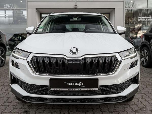 White Skoda Karoq 2024 in Kaunas, with an engine capacity of 1.50 L and mileage of 10 thousand km for 31557 €, photo 6 on AUTOMOTO.COM.LV