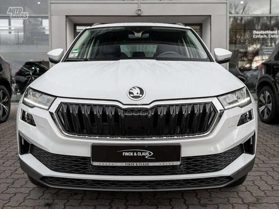 White Skoda Karoq 2024 in Kaunas, with an engine capacity of 1.50 L and mileage of 10 thousand km for 31557 €, photo 6 on AUTOMOTO.COM.LV