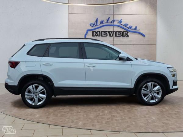 White Skoda Karoq 2025 in Kaunas, with an engine capacity of 1.00 L and mileage of 16 thousand km for 27888 €, photo 6 on AUTOMOTO.COM.LV