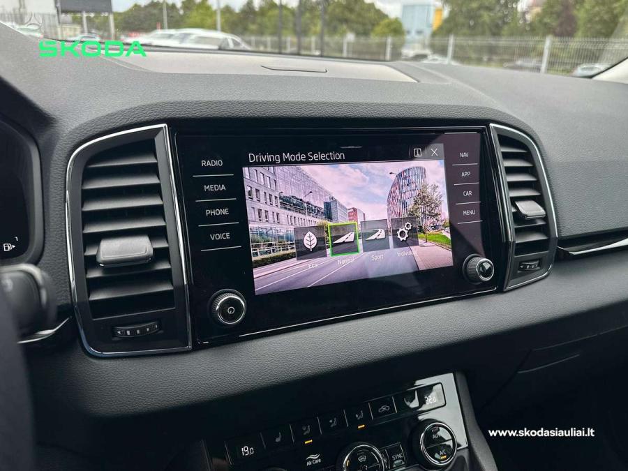 Белый Шкода Karoq 2025 в Шяуляй, объемом двигателя 1.50 л и пробегом 10 тыс. км за 29500 €, фото 29 на AUTOMOTO.COM.LV