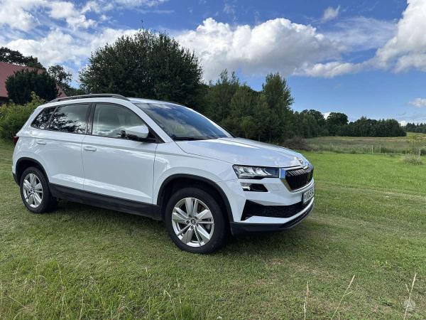 White Skoda Karoq 2025 in Vilnius, with an engine capacity of 1.50 L and mileage of 22 thousand km for 28200 €, photo 2 on AUTOMOTO.COM.LV