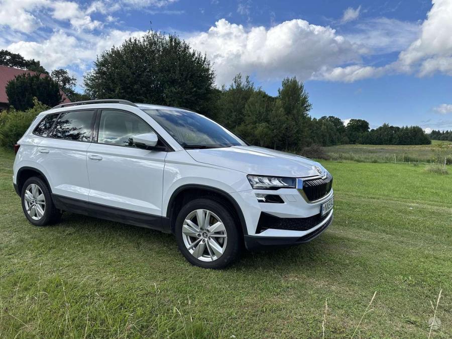 Balts Skoda Karoq 2025 Viļņa, ar dzinēja tilpumu 1.50 L un nobraukumu 22 tūkst. km par 28200 €, foto 3 vietnē AUTOMOTO.COM.LV