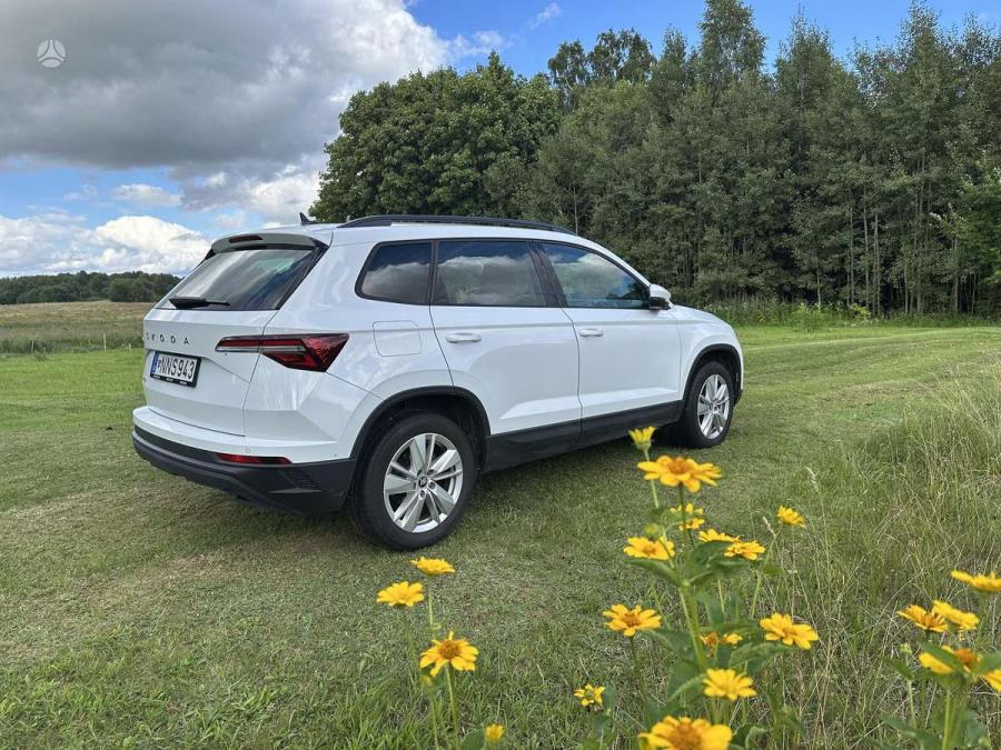 Balts Skoda Karoq 2025 Viļņa, ar dzinēja tilpumu 1.50 L un nobraukumu 22 tūkst. km par 28200 €, foto 4 vietnē AUTOMOTO.COM.LV