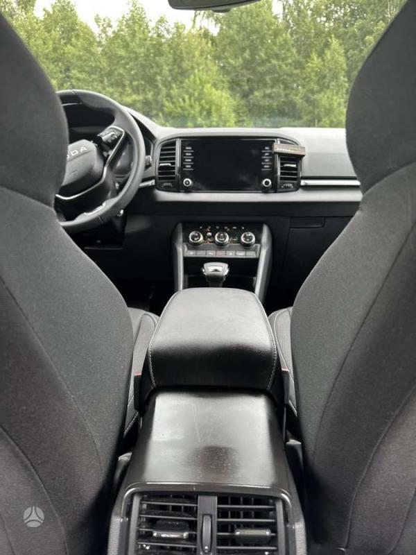 White Skoda Karoq 2025 in Vilnius, with an engine capacity of 1.50 L and mileage of 22 thousand km for 28200 €, photo 5 on AUTOMOTO.COM.LV
