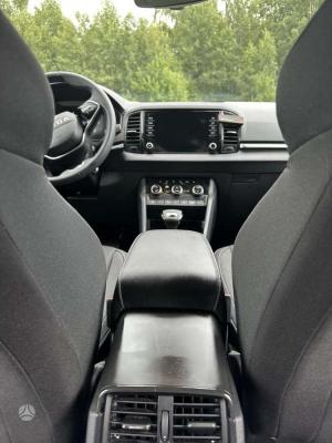 Balts Skoda Karoq 2025 Viļņa, ar dzinēja tilpumu 1.50 L un nobraukumu 22 tūkst. km par 28200 €, foto 6 vietnē AUTOMOTO.COM.LV