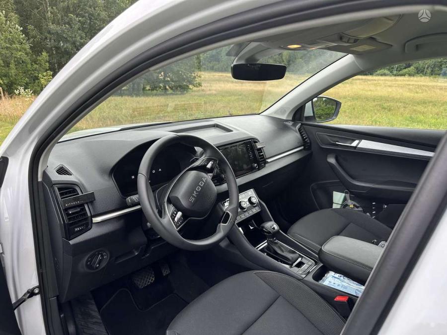 Balts Skoda Karoq 2025 Viļņa, ar dzinēja tilpumu 1.50 L un nobraukumu 22 tūkst. km par 28200 €, foto 8 vietnē AUTOMOTO.COM.LV