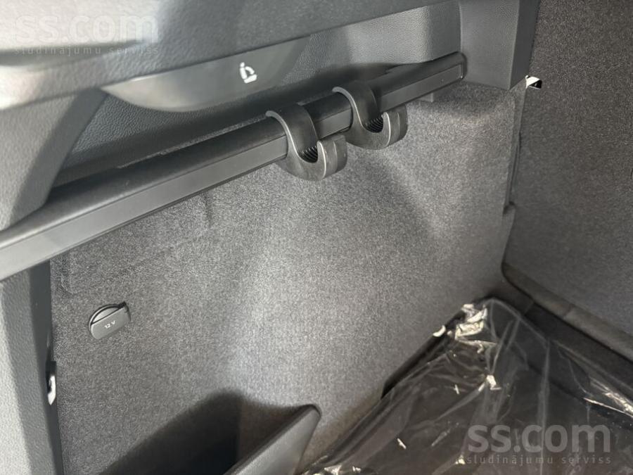 Balts Skoda Karoq 2026 Valmiera, ar dzinēja tilpumu 2.00 L un nobraukumu 5 tūkst. km par 37782 €, foto 21 vietnē AUTOMOTO.COM.LV