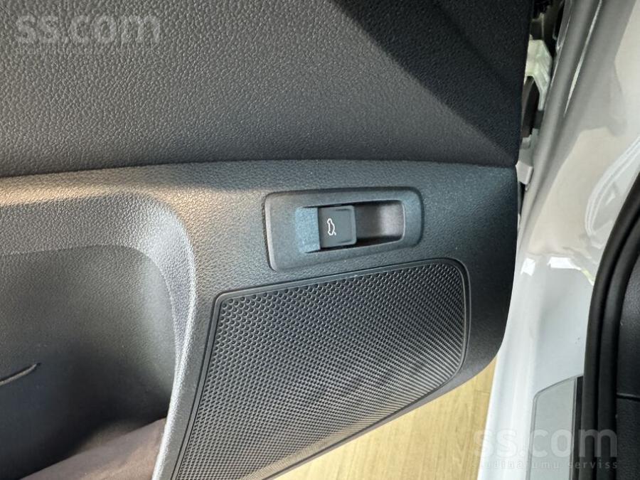 Balts Skoda Karoq 2026 Valmiera, ar dzinēja tilpumu 2.00 L un nobraukumu 5 tūkst. km par 37782 €, foto 24 vietnē AUTOMOTO.COM.LV