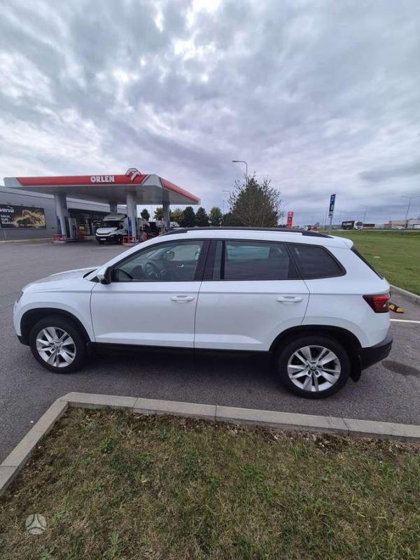 White Skoda Karoq 2018 in Klaipeda, with an engine capacity of 1.50 L and mileage of 146 thousand km for 17500 €, photo 4 on AUTOMOTO.COM.LV