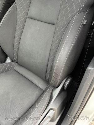 White Skoda Karoq 2018 in Tallinn, with an engine capacity of 1.60 L and mileage of 206 thousand km for 11500 €, photo 17 on AUTOMOTO.COM.LV