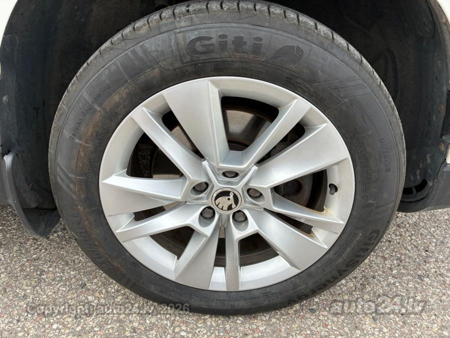 White Skoda Karoq 2018 in Tallinn, with an engine capacity of 1.60 L and mileage of 206 thousand km for 11500 €, photo 18 on AUTOMOTO.COM.LV