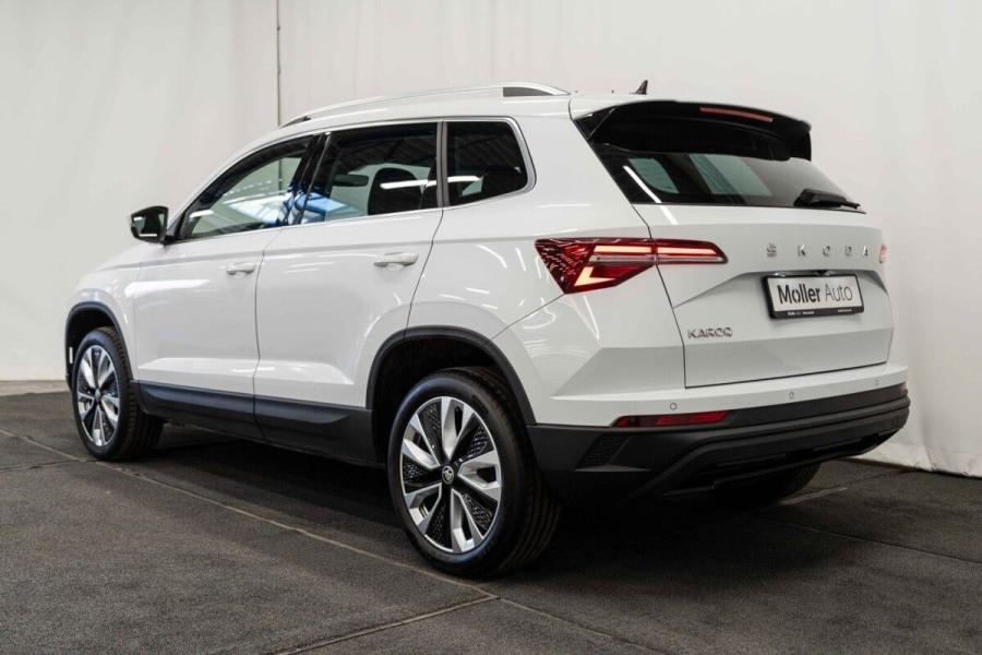 White Skoda Karoq 2024 in Tallinn, with an engine capacity of 2.00 L and mileage of 31 thousand km for 25900 €, photo 4 on AUTOMOTO.COM.LV