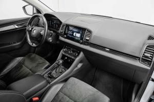 White Skoda Karoq 2024 in Tallinn, with an engine capacity of 2.00 L and mileage of 31 thousand km for 25900 €, photo 8 on AUTOMOTO.COM.LV