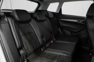 White Skoda Karoq 2024 in Tallinn, with an engine capacity of 2.00 L and mileage of 31 thousand km for 25900 €, photo 13 on AUTOMOTO.COM.LV