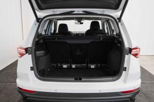 White Skoda Karoq 2024 in Tallinn, with an engine capacity of 2.00 L and mileage of 31 thousand km for 25900 €, photo 16 on AUTOMOTO.COM.LV