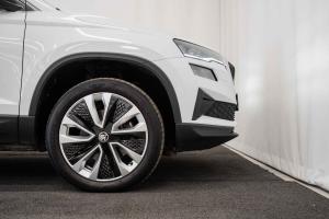 White Skoda Karoq 2024 in Tallinn, with an engine capacity of 2.00 L and mileage of 31 thousand km for 25900 €, photo 17 on AUTOMOTO.COM.LV