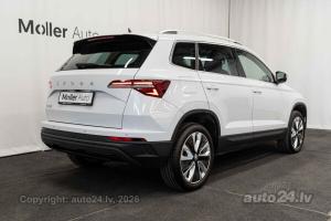 White Skoda Karoq 2024 in Tallinn, with an engine capacity of 2.00 L and mileage of 31 thousand km for 25900 €, photo 6 on AUTOMOTO.COM.LV
