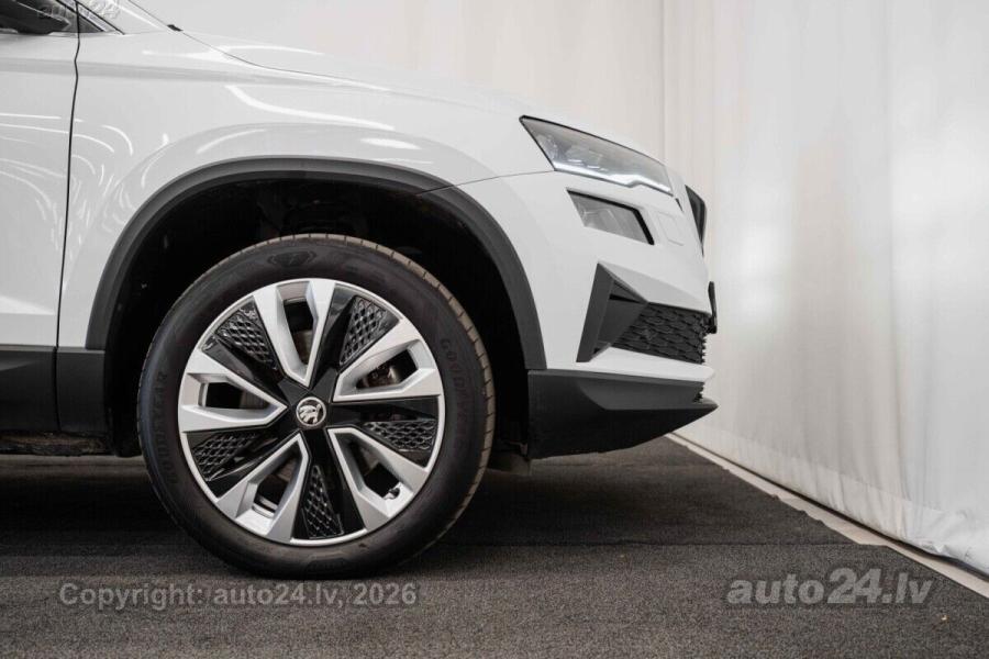 White Skoda Karoq 2024 in Tallinn, with an engine capacity of 2.00 L and mileage of 31 thousand km for 25900 €, photo 17 on AUTOMOTO.COM.LV