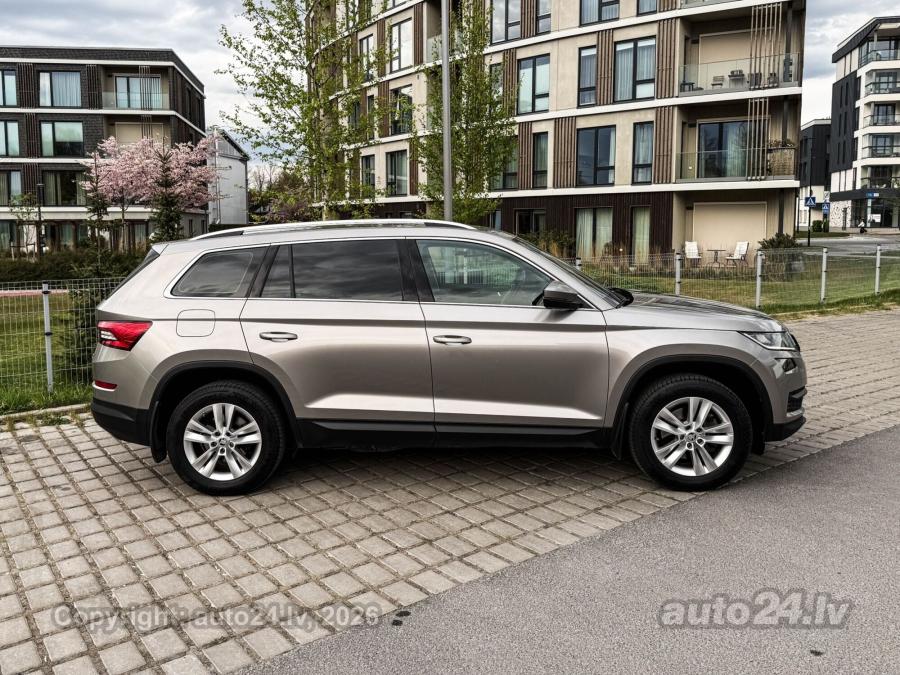 Smilšu krāsa Skoda Kodiaq 2018 Tallina, ar dzinēja tilpumu 1.40 L un nobraukumu 166 tūkst. km par 18900 €, foto 5 vietnē AUTOMOTO.COM.LV