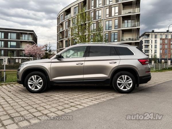 Beige Skoda Kodiaq 2018 in Tallinn, with an engine capacity of 1.40 L and mileage of 166 thousand km for 18900 €, photo 5 on AUTOMOTO.COM.LV