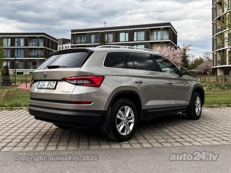 Smilšu krāsa Skoda Kodiaq 2018 Tallina, ar dzinēja tilpumu 1.40 L un nobraukumu 166 tūkst. km par 18900 €, foto 9 vietnē AUTOMOTO.COM.LV