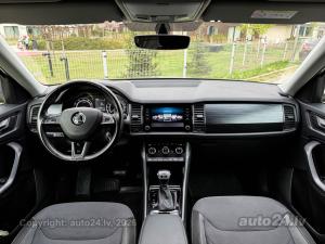 Smilšu krāsa Skoda Kodiaq 2018 Tallina, ar dzinēja tilpumu 1.40 L un nobraukumu 166 tūkst. km par 18900 €, foto 10 vietnē AUTOMOTO.COM.LV