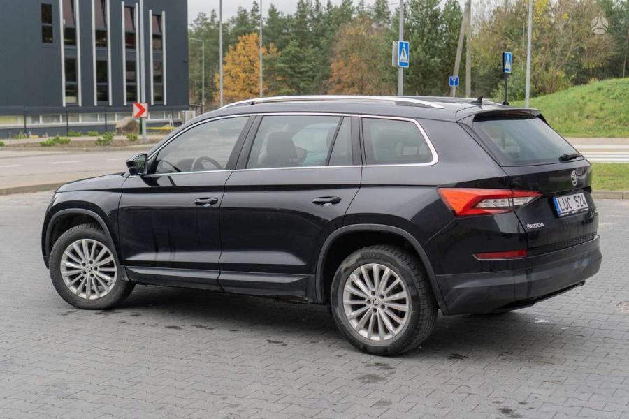 Black Skoda Kodiaq 2017 in Vilnius, with an engine capacity of 1.40 L and mileage of 183 thousand km for 16940 €, photo 4 on AUTOMOTO.COM.LV