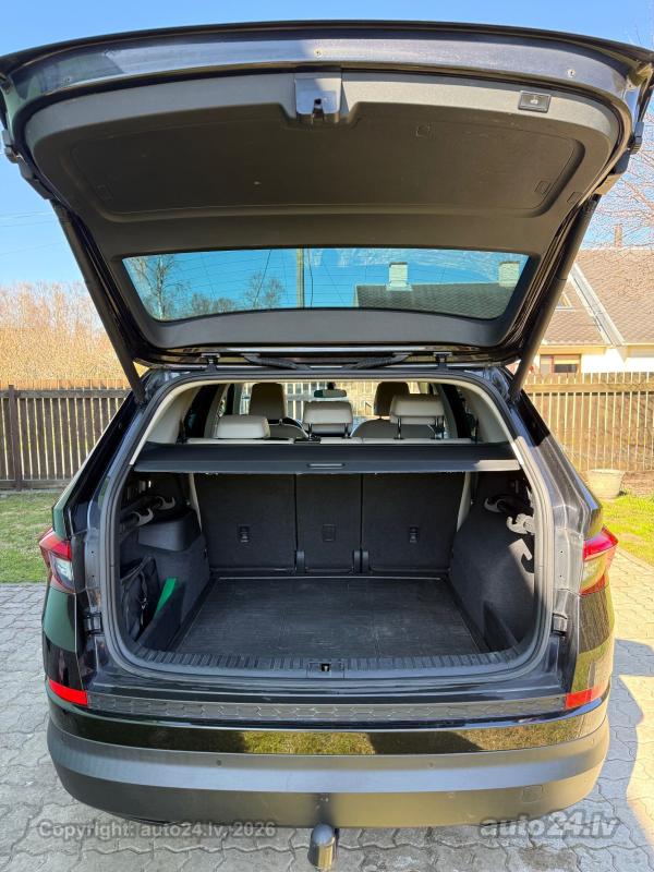 Melns Skoda Kodiaq 2017 Tallina, ar dzinēja tilpumu 2.00 L un nobraukumu 183 tūkst. km par 18990 €, foto 5 vietnē AUTOMOTO.COM.LV