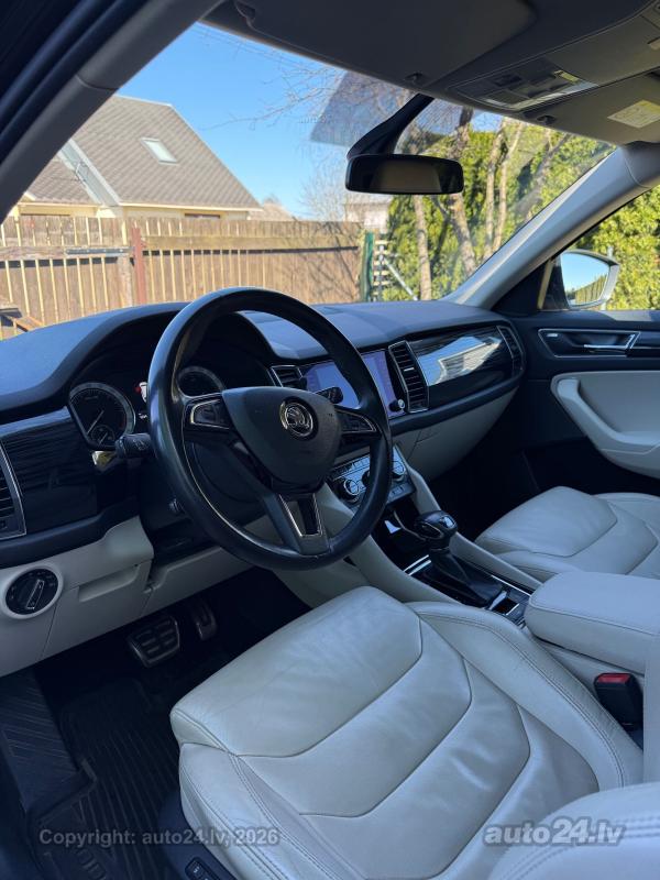 Melns Skoda Kodiaq 2017 Tallina, ar dzinēja tilpumu 2.00 L un nobraukumu 183 tūkst. km par 18990 €, foto 6 vietnē AUTOMOTO.COM.LV