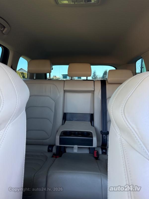 Melns Skoda Kodiaq 2017 Tallina, ar dzinēja tilpumu 2.00 L un nobraukumu 183 tūkst. km par 18990 €, foto 9 vietnē AUTOMOTO.COM.LV