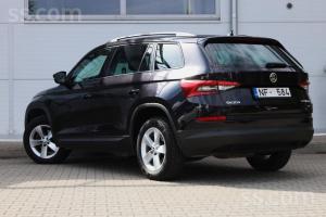 Black Skoda Kodiaq 2017 in Riga, with an engine capacity of 2.00 L and mileage of 0 thousand km for 13995 €, photo 5 on AUTOMOTO.COM.LV
